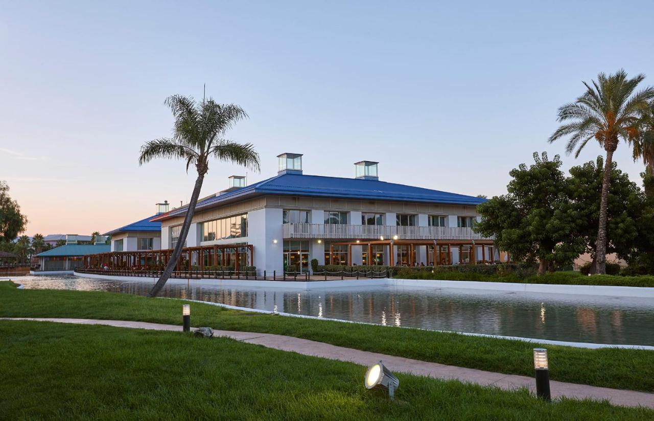 המלון הקאריבי בפורט אוונטורה - Hotel Caribe, כולל כרטיסים לפארקים